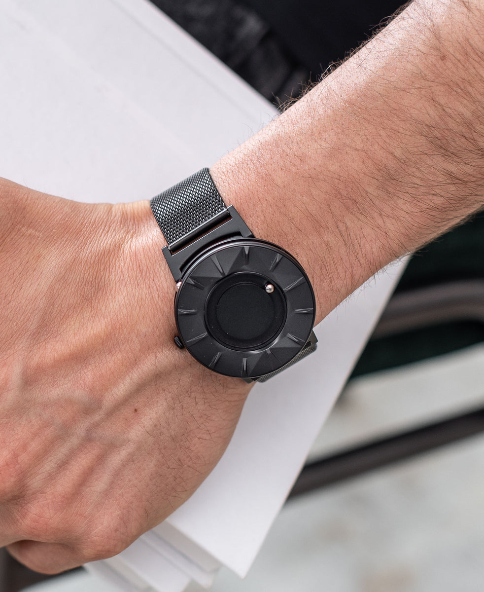 Bradley Element Black – Eone